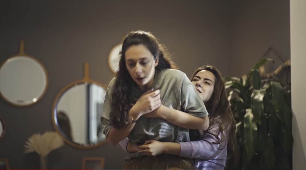 窒息事故防止を啓蒙するため椅子「Heimlich Chair」をトルコの家具ブランドが発売 | PR EDGE